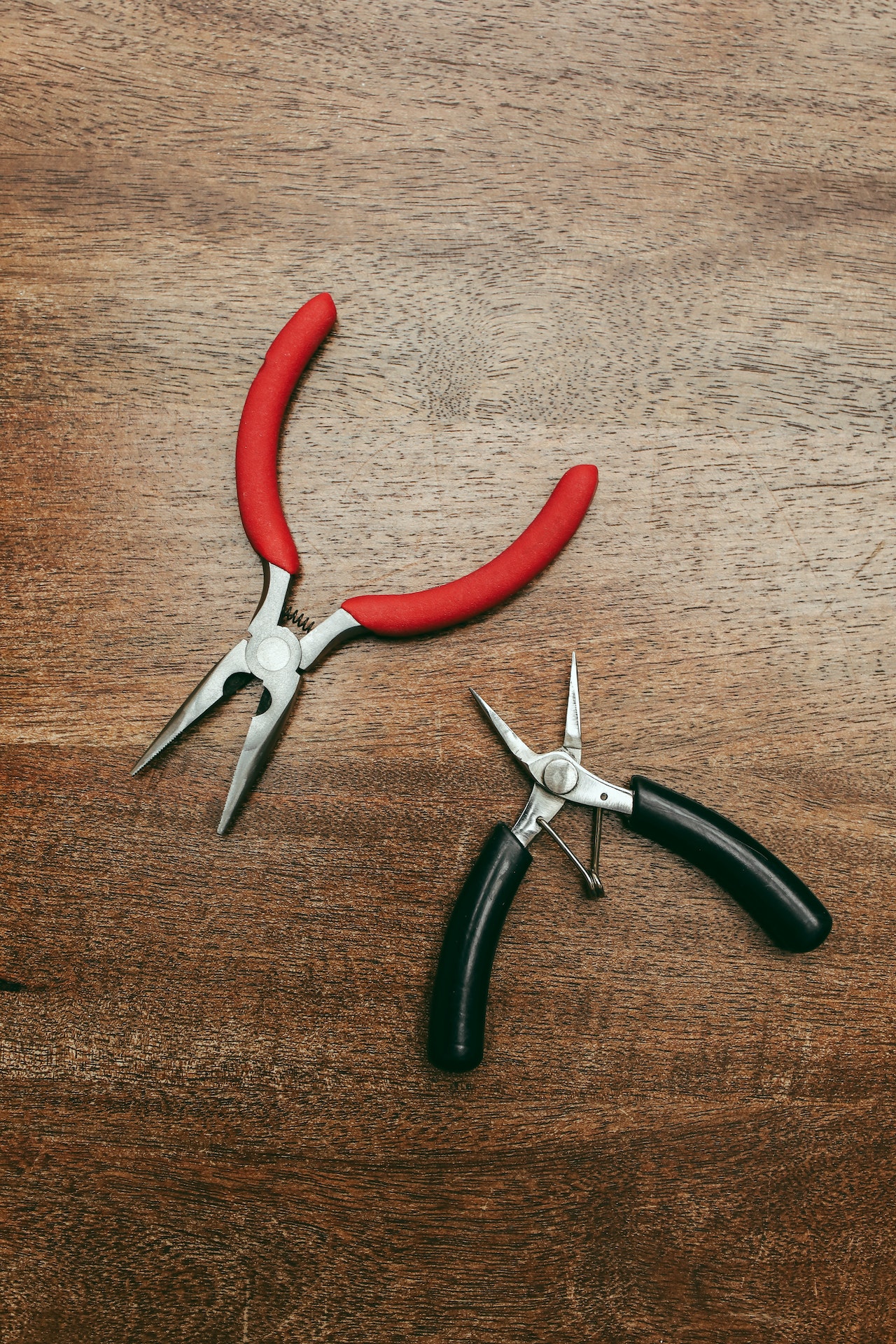 A Beginner’s Guide To Pliers: Types and Uses - EasyBuildGuide.